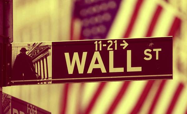 Los grandes bancos de Wall Street recortan miles de puestos de trabajo | Dolarhoy.com