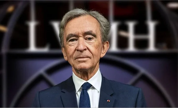 El magnate francés Bernard Arnault volvió a criticar el impuesto al ...